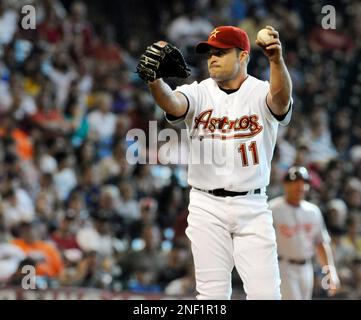Houston Astros pitcher Mike Hampton throws in the third inning against ...