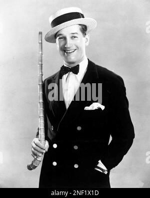 MAURICE CHEVALIER : 1930. French actor and singer Maurice Chevalier Stock Photo - Alamy