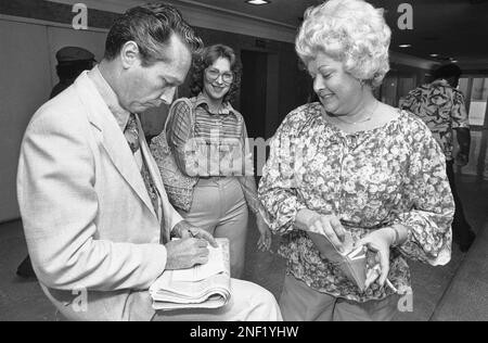 Fort Worth millionaire T. Cullen Davis as he takes his first steps ...