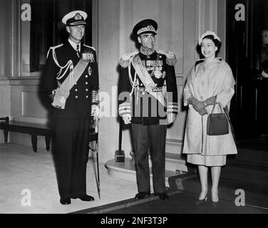 Visit to England by the Shah of Persia Stock Photo - Alamy