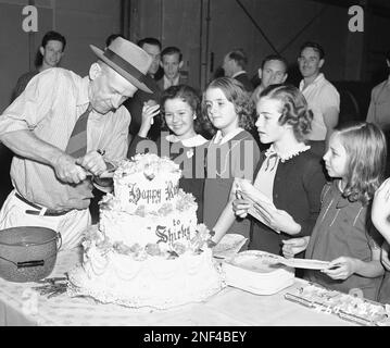 Shirley Temple, On-Set of the Film, Rebecca of Sunnybrook Farm, 1938 ...