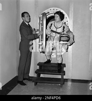 THE JOHN FORSYTHE SHOW, Elsa Lanchester, Guy Marks, John Forsythe, Ann ...