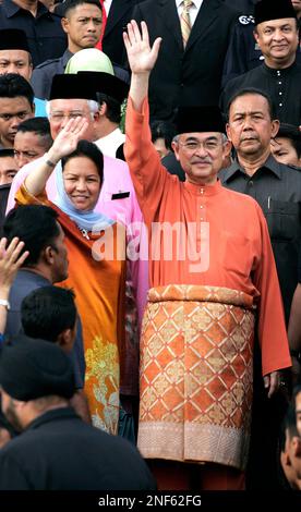 Jeanne Abdullah, new wife of Malaysian Prime Minister Abdullah Ahmad ...