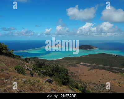 View of the reef and islands from Cooks Look on Lizard Island ...