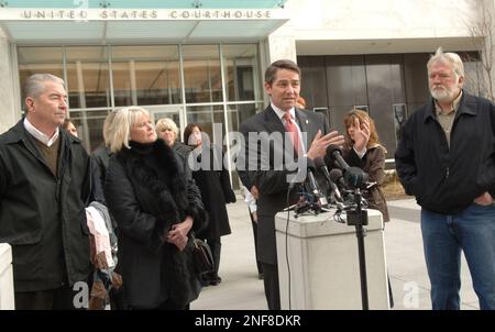 From left, Linda Walker, mother of slain student Dru Sjodin joins U.S ...