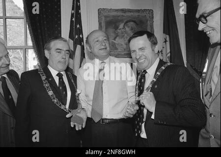Lord Mayors Fergus O'Brien, left, of Dublin and John Carter, right, of ...