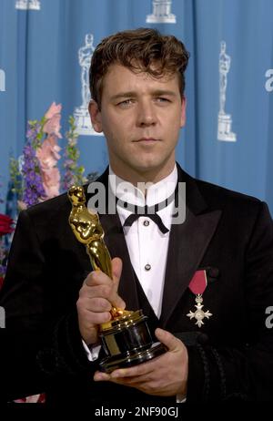 Actor Russell Crowe with his Oscar for Best Actor in the film Gladiator ...