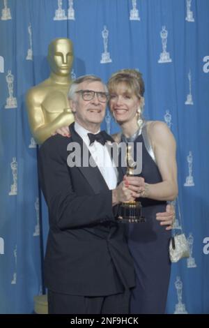Martin Landau and Gretchen Becker March 1991 Credit: Ralph Dominguez/MediaPunch Stock Photo - Alamy