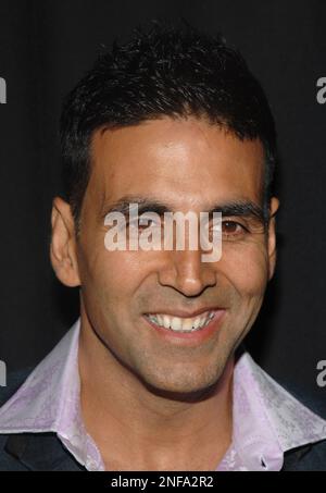 Actor Akshay Kumar attends the premiere of "Chandni Chowk To China" in ...