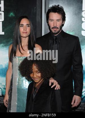 JENNIFER CONNELLY, JADEN SMITH, KEANU REEVES, THE DAY THE EARTH STOOD ...