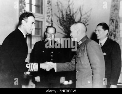 Visit of the supreme Allied commander South East Asia admiral Lord Mountbatten to the French ...