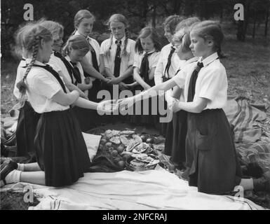 BDM girls, 1934 Stock Photo - Alamy
