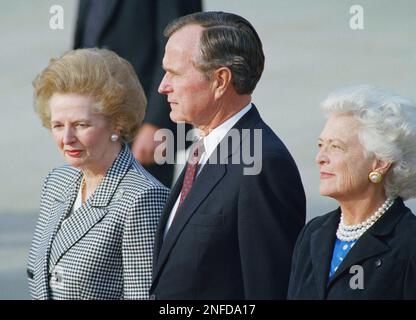 Prime Minister Margaret Thatcher visiting Madame Tussaud's Museum in ...