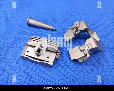 Total Knee Replacement Revision Instrument Distal Femoral Cutting Block ...