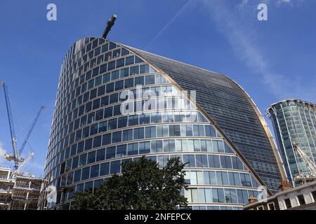 London Wall and Moor House, Moorgate, The City of London, London, UK ...