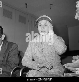 Suicide attempt of a hand with a razor blade Stock Photo - Alamy