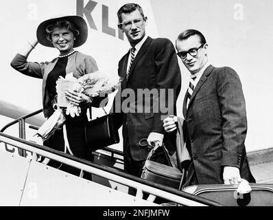 Rockefeller Family. New York Governor Nelson Rockefeller with a bust of ...