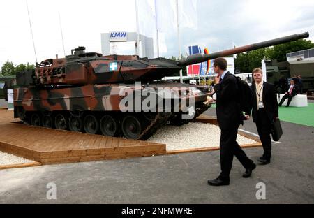 Leopard 2 A6 main battle tank in NATO camouflage Stock Photo - Alamy