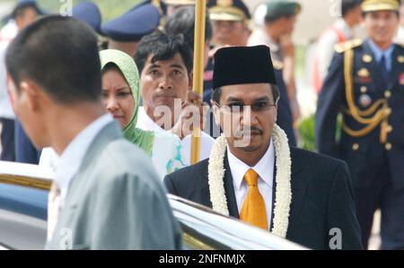 Malaysia's King Sultan Mizan Zainal Abidin, center, and his wife Queen ...