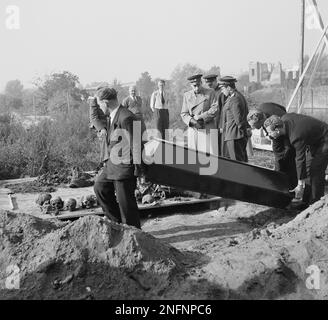 World War I, skeleton of a dead German soldier, ca. 1918 Stock Photo ...