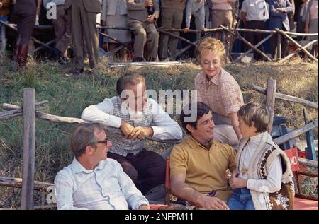 Olivia De Havilland, Bekim Fehmiu, Delia Boccardo & Rossano Brazzi Film ...