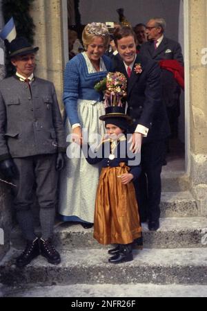 The newly wed pair, Krupp inheritor, Arndt von Bohlen und Halbach ...