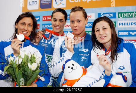 The Italian team show their silver medals after the Women's 4x100m ...