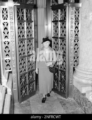 First Lady Helen Taft in her official White House portrait Stock Photo ...