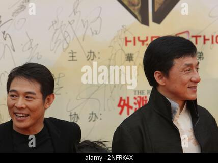 THE FORBIDDEN KINGDOM, Jackie CHAN (left), Jet Li as The Monkey King ...
