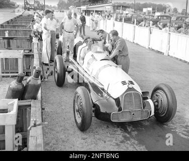 Louis Meyer at the 1928 Indianapolis 500 (cropped Stock Photo - Alamy