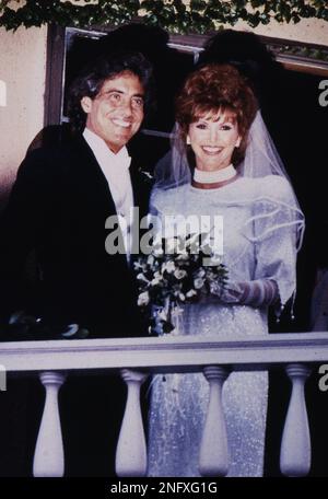 Dr. Harry Glassman looks at his wife, "Dallas" star U.S. American ...