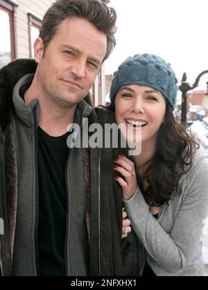 Matthew Perry And Lauren Graham