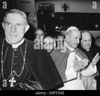 Cardinal Giovanni Benelli, Archbishop of Florence, with late Pope Paul ...