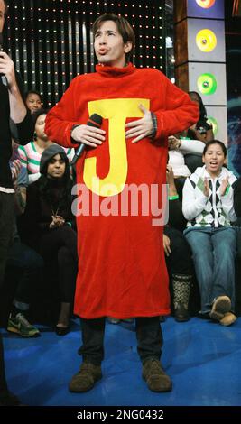 Actor Justin Long makes an appearance on MTV's Total Request Live at ...