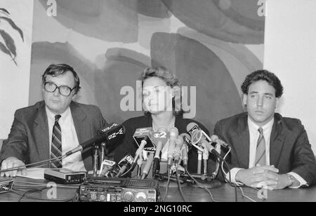 Alexandra Isles, right, former mistress of Claus von Bulow, is ...