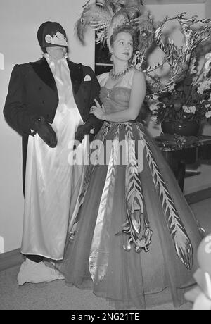 Pianist Arthur Rubinstein and his wife Nela Mlynarska are seen aboard a ...