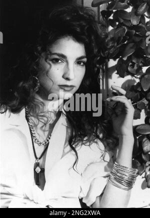 GLORIA ESTEFAN Cuban-American singer about 1989 Stock Photo - Alamy