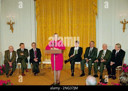 Nov. 28, 1994 - HILLARY CLINTON AT THE SALUTE TO NOBEL WINNERS @ WHITE ...