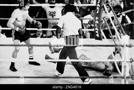 Korean fighter Duk Koo Kim is viewed by his sobbing mother, Sun-Yeo ...