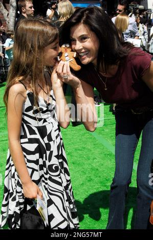 Emerson Rose Tenney actress Teri Hatcher and actress Andrea Bowen ...