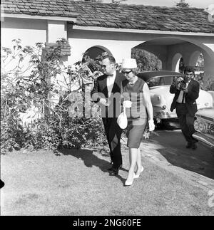 MARILYN MONROE with her half sister, Bernice Miracle Stock Photo - Alamy
