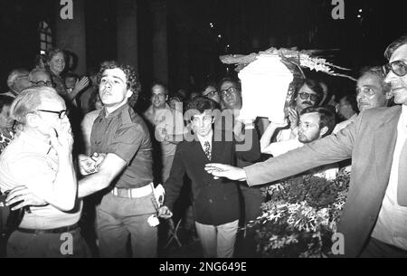 Relatives of Alfredo Rampi, the child who fell into a well at Vermicino ...
