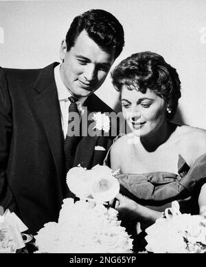 ROCK HUDSON with wife Phyllis Gates about 1957 Stock Photo - Alamy