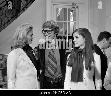 LAUREN BACALL WITH DAUGHTER LESLIE BOGART Stock Photo - Alamy