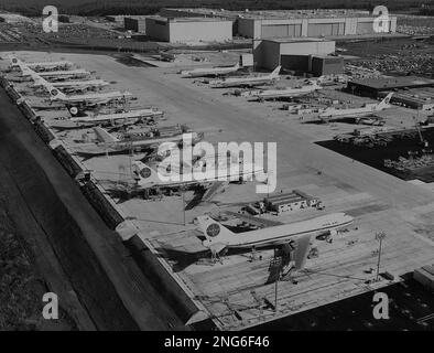 Pan-Am Boeing 747 "Jumbo Jet", side view of N753PA on taxiway, Heathrow ...
