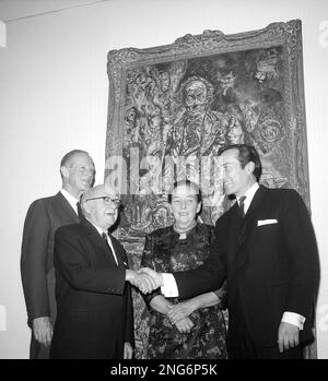 HURD HATFIELD, THE PICTURE OF DORIAN GRAY, 1945 Stock Photo - Alamy