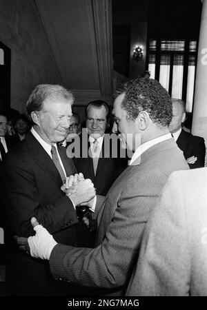 Vice President Gerald Ford shakes hands with President Richard Nixon in ...