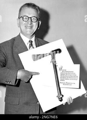 Chief Red Tomahawk Stock Photo - Alamy