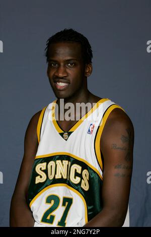 Seattle Supersonics' Johan Petro, of France, (L) looks to pass around ...