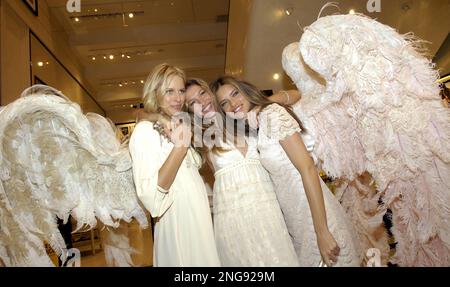 From left, supermodels Karolina Kurkova, Adriana Lima, and Gisele ...